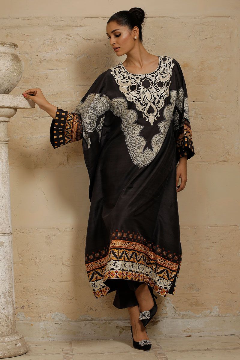 Black Rose | Komal Nasir